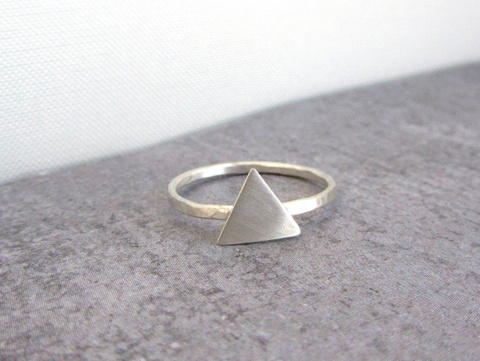 Sterling Silver Triangle Ring, Geometric Jewelry. on Luulla